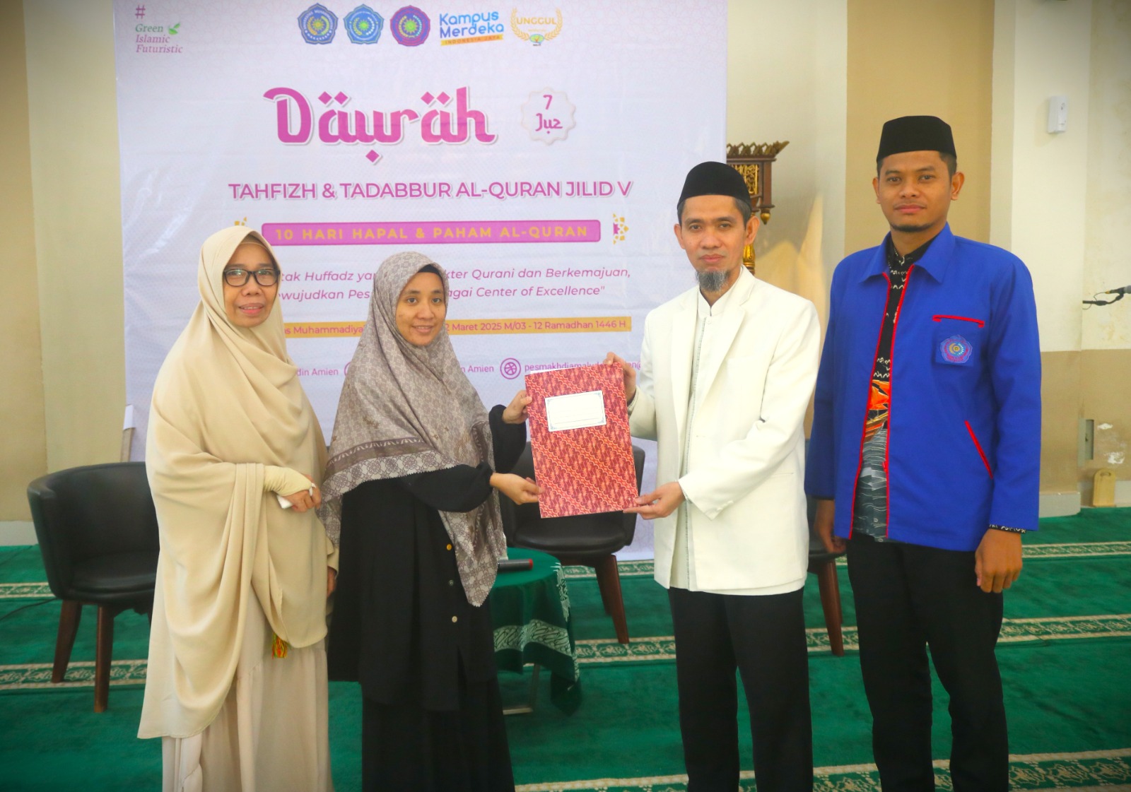 Mencetak Huffadz Berkarakter Qur’ani, Pesmadina Unismuh Gelar Daurah Tahfidz dan Tadabbur Al-Qur ...